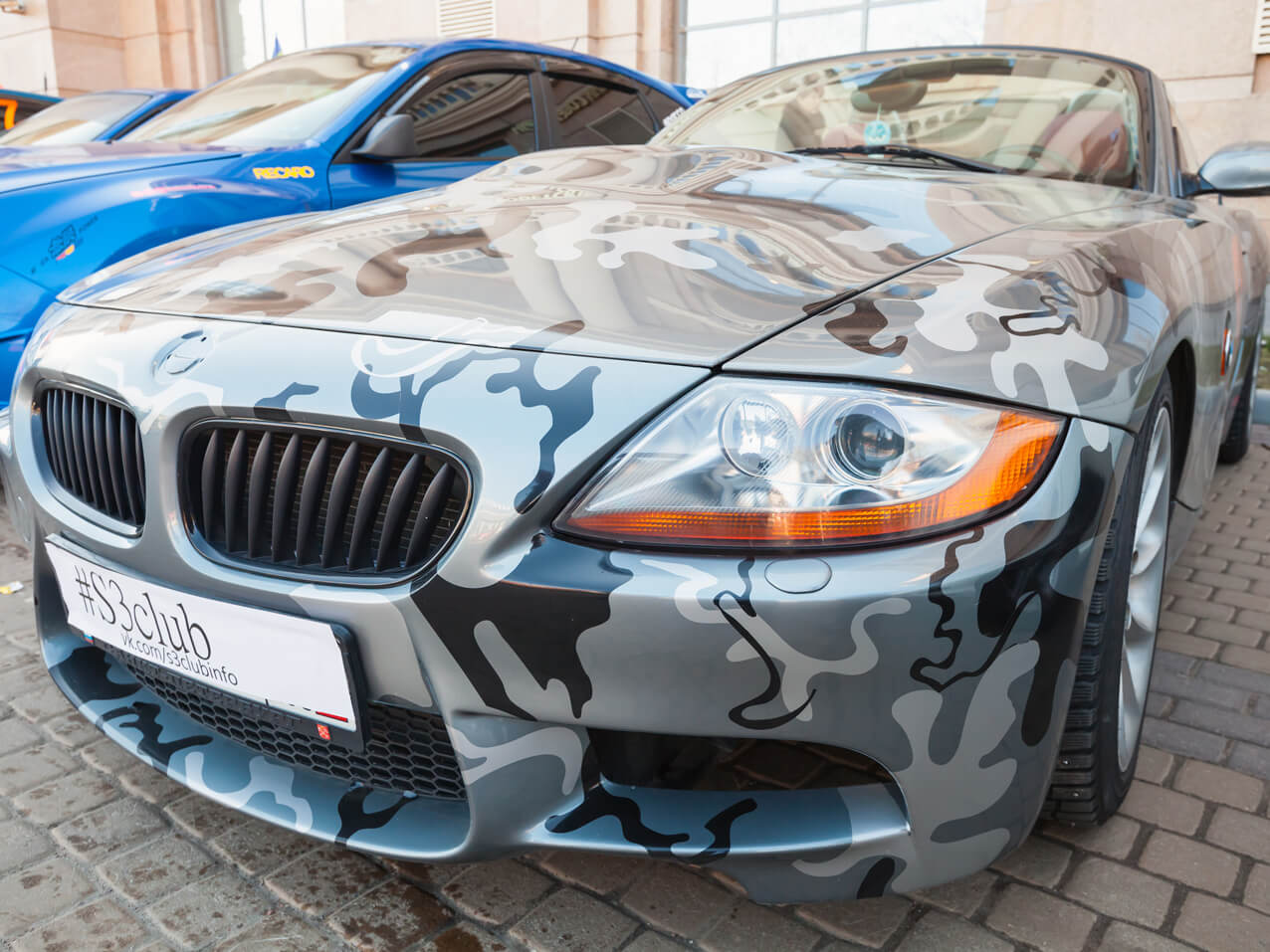 Autofolie Camouflage WEGASwerbung Beschriftung Druck Werbebau